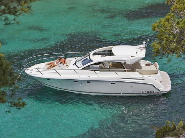 Jeanneau Prestige 38 S HT (Bela) | Croatia Times Travel